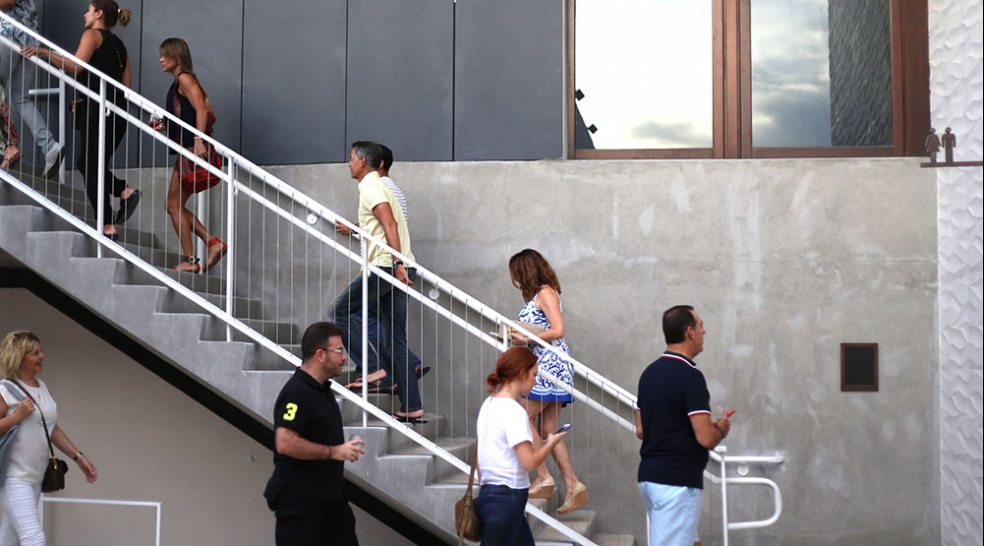 OMG! Picnic & a Movie in Palm Court | Miami Design District